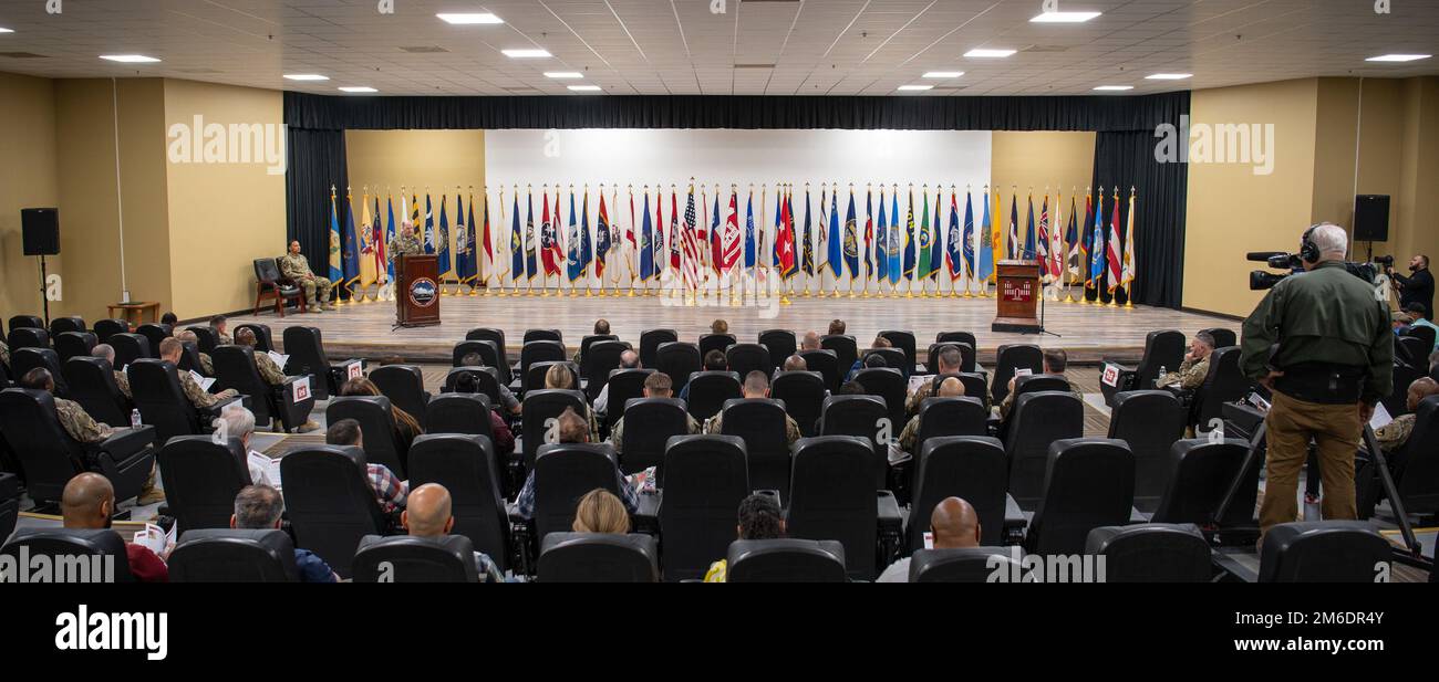 Général de division Kimberly Colloton, commandant général des États ...