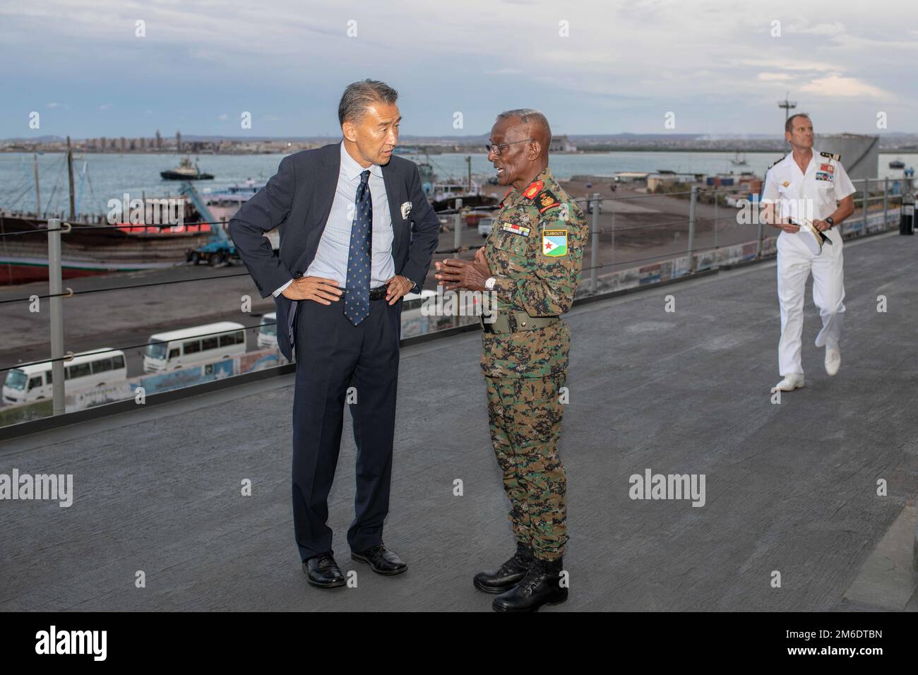 PORT DE DJIBOUTI, Djibouti (25 avril 2022) Umio Otsuka, l'ambassadeur ...