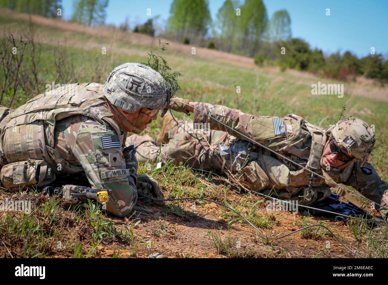 Le Sgt John Carner et le SPC. Richard Welch, soldats du peloton de 1st ...