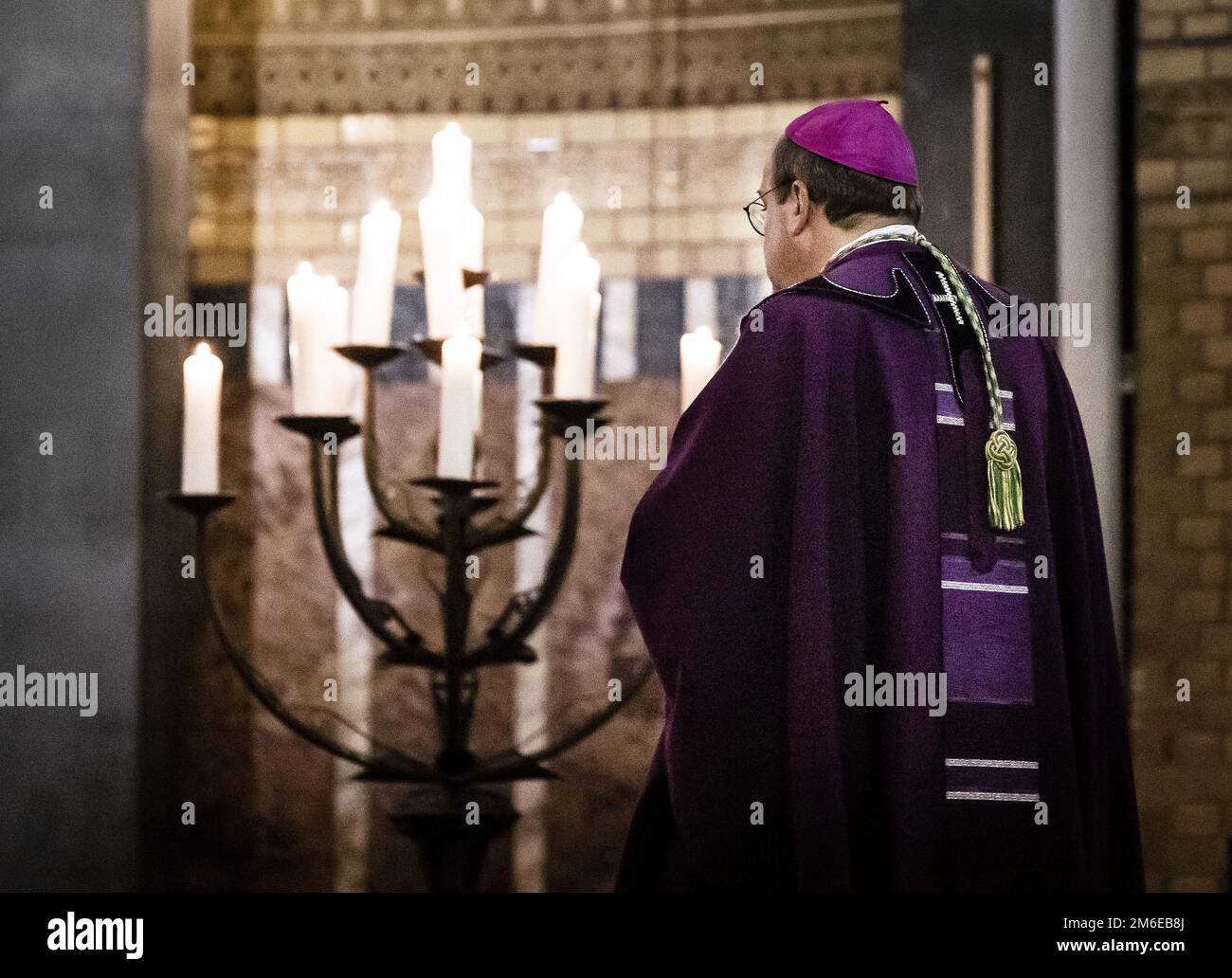 ROTTERDAM - 04/11/2023, Un service commémoratif pour le Pape émérite ...