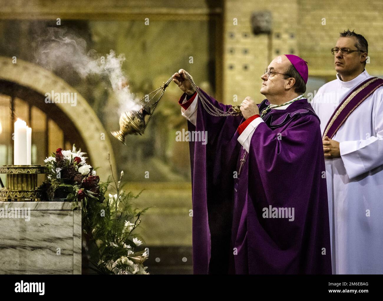 ROTTERDAM - 04/11/2023, Un service commémoratif pour le Pape émérite ...