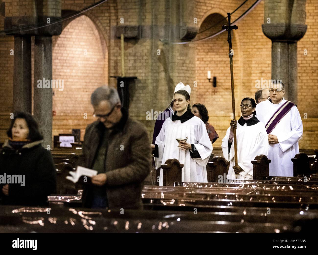 ROTTERDAM - 04/11/2023, Un service commémoratif pour le Pape émérite ...