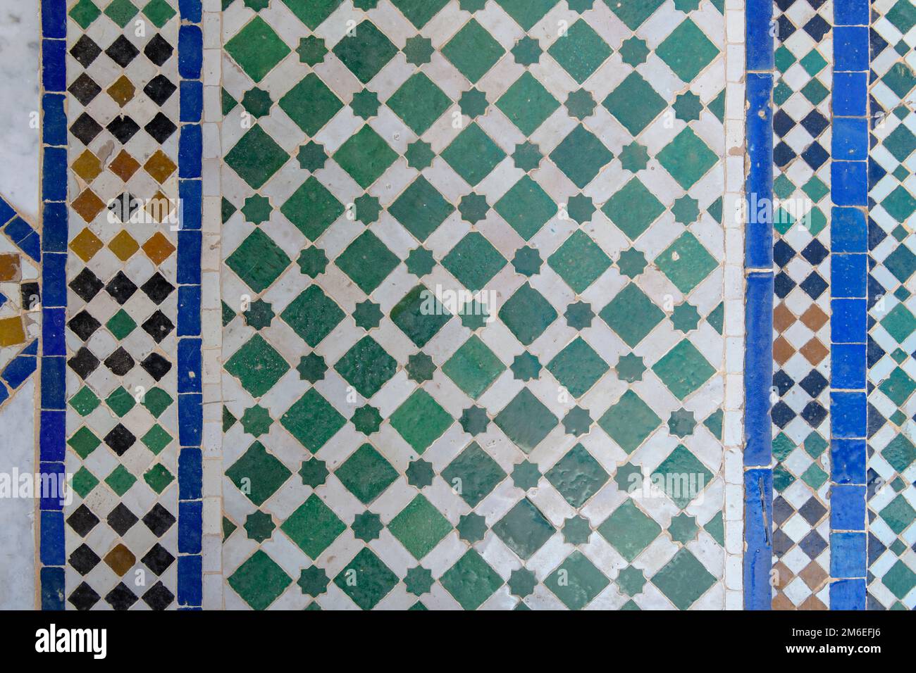 Gros plans de mosaïques de Zellige (ou Zellij) au Palais Bahia de ...