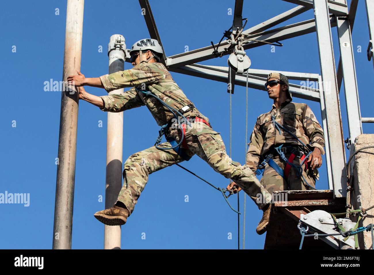 Les membres du service de la Force opérationnelle le dragon rouge et de ...
