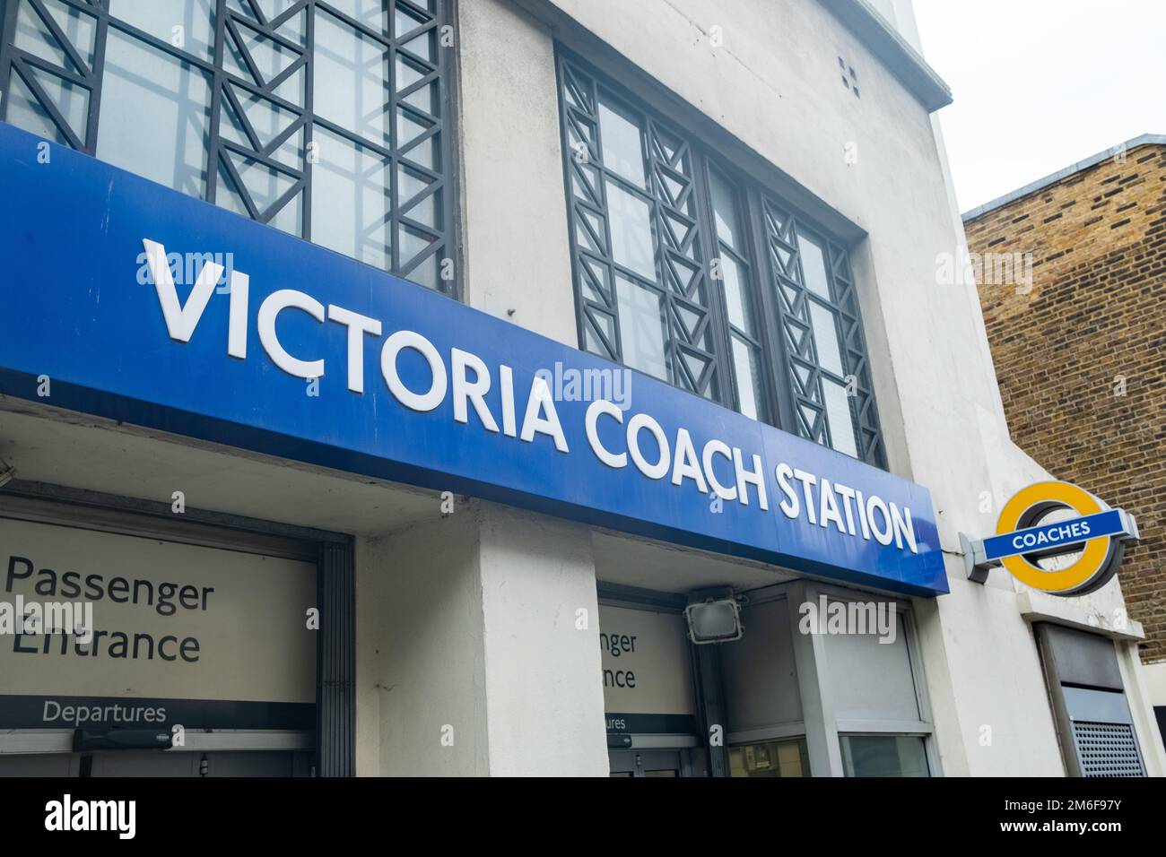 Londres décembre 2022: Gare routière de Victoria dans Buckingham Palace ...