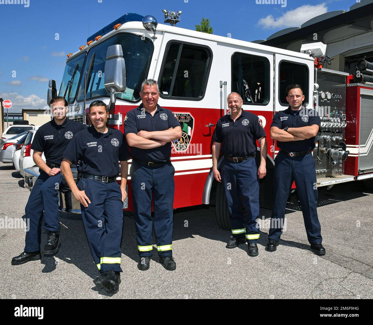 De gauche à droite, États-Unis Armée Garrison Italie les pompiers M ...