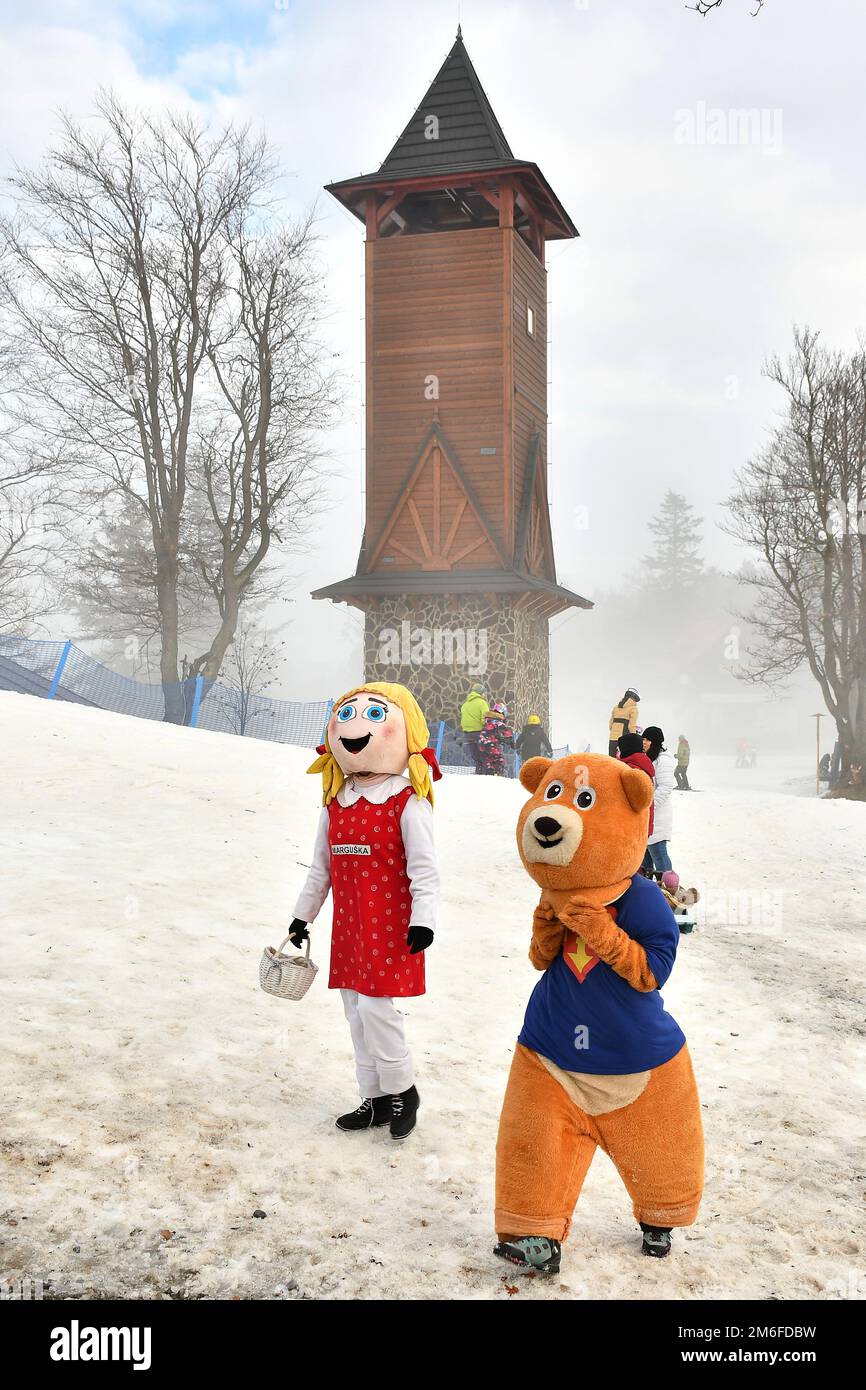 La station de ski internationale Snow Paradise à Velka Raca, le sommet ...