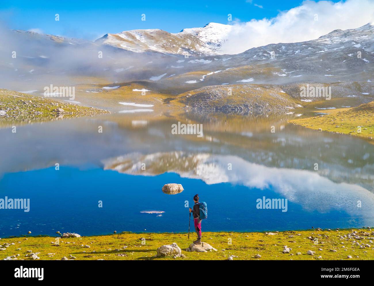 Lac de Duchessa Mont Morrone (Italie) - le sommet du paysage avec la ...