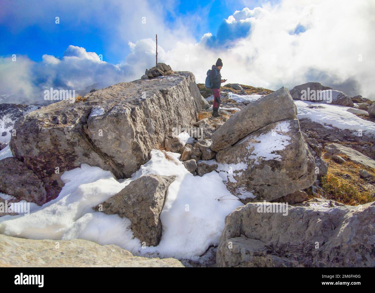 Lac de Duchessa Mont Morrone (Italie) - le sommet du paysage avec la ...