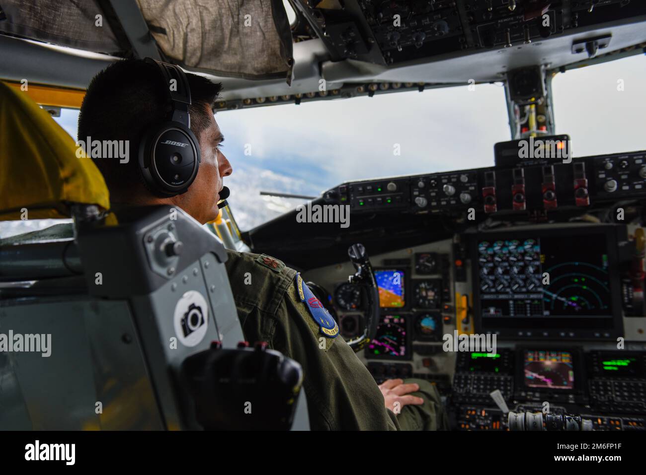 ÉTATS-UNIS Le major de la Force aérienne Edward Salazar, pilote KC-135 du 97th Escadron de ...