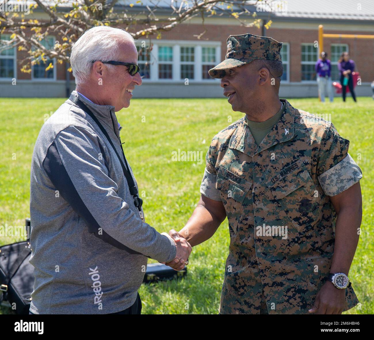 Miles Shea, principal, Quantico Middle High School, tremble des mains ...