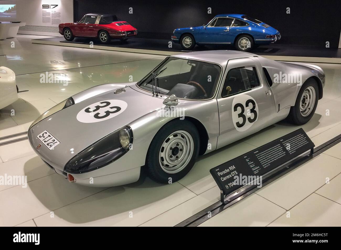 Voiture de course Porsche 904 GTS avec approbation routière développée ...