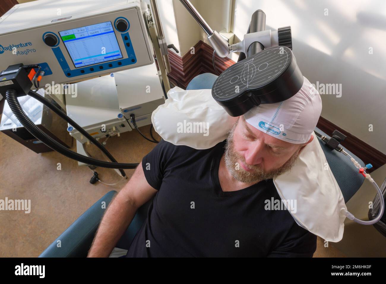 Montréal, CA - 12 novembre 2022 : patient subissant une stimulation ...