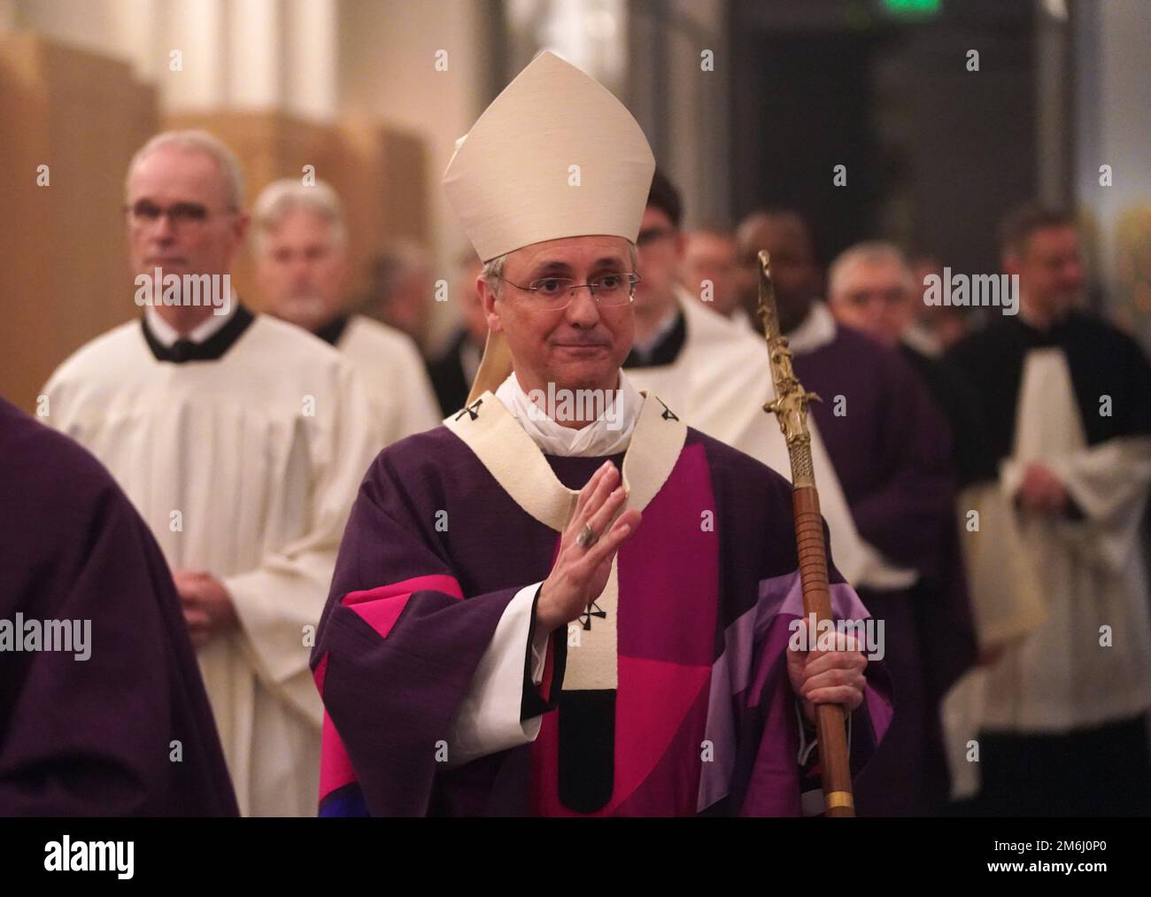 Hambourg, Allemagne. 04th janvier 2023. L'archevêque Stefan Heße quitte ...