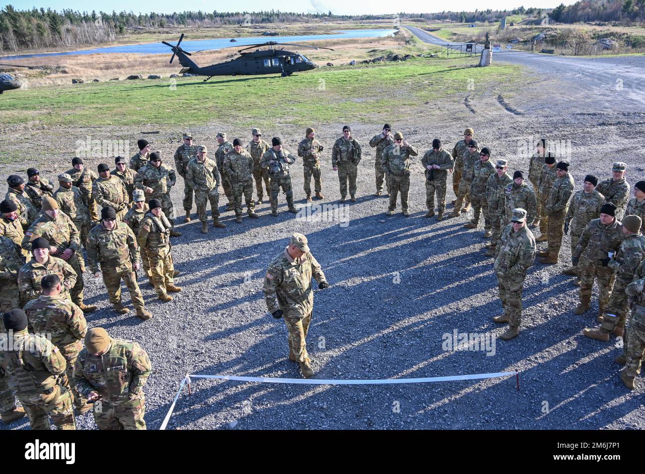 Le colonel Jason Lefton, commandant de la Brigade de l’aviation de ...