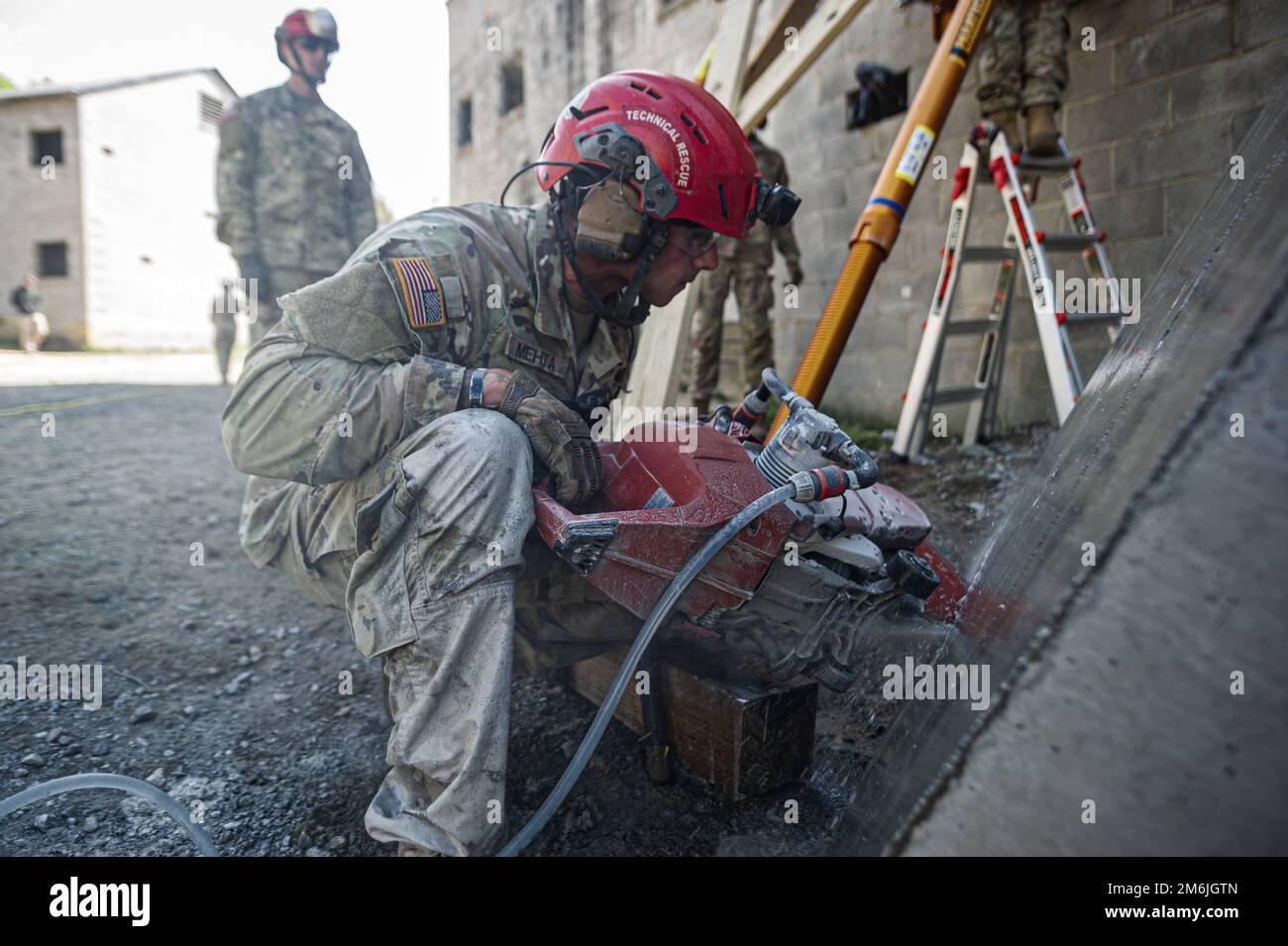 ÉTATS-UNIS Les ingénieurs de l'armée affectés à 911th Technical Rescue ...
