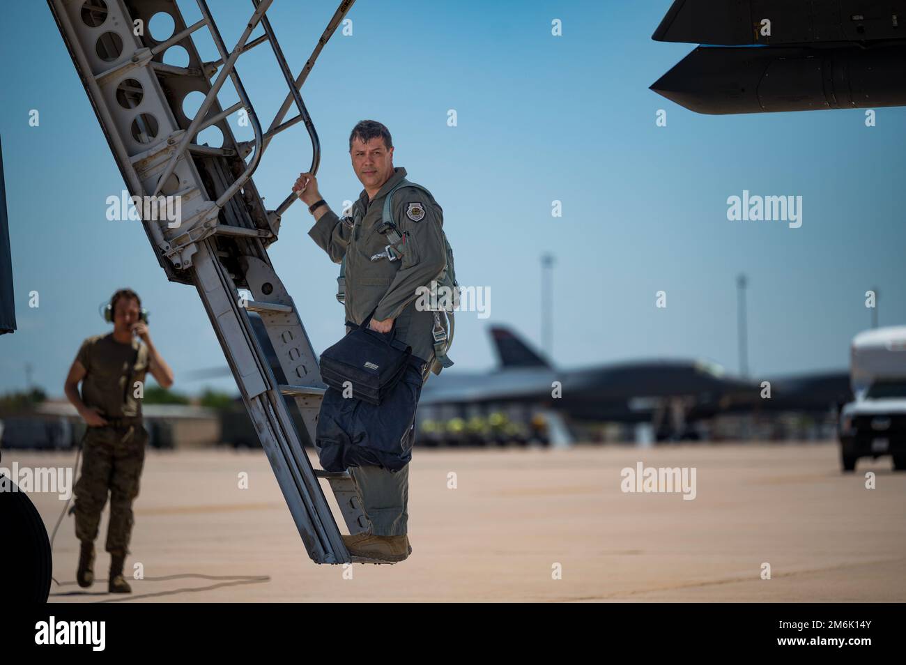 Le général de division Andrew Gebara, commandant de la Force aérienne ...