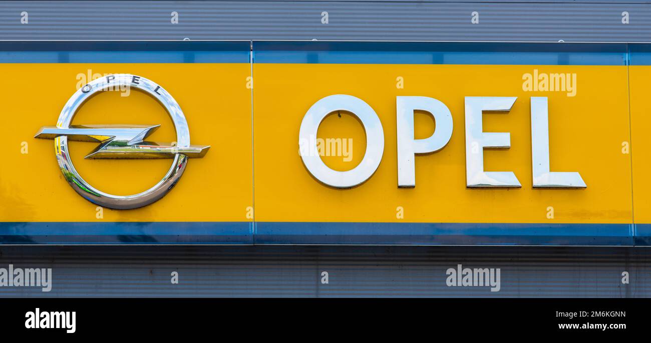 Opel car logo Banque de photographies et d’images à haute résolution ...
