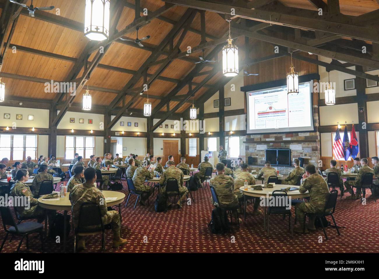 Le général de division Mark McCormack, commandant général et chef ...