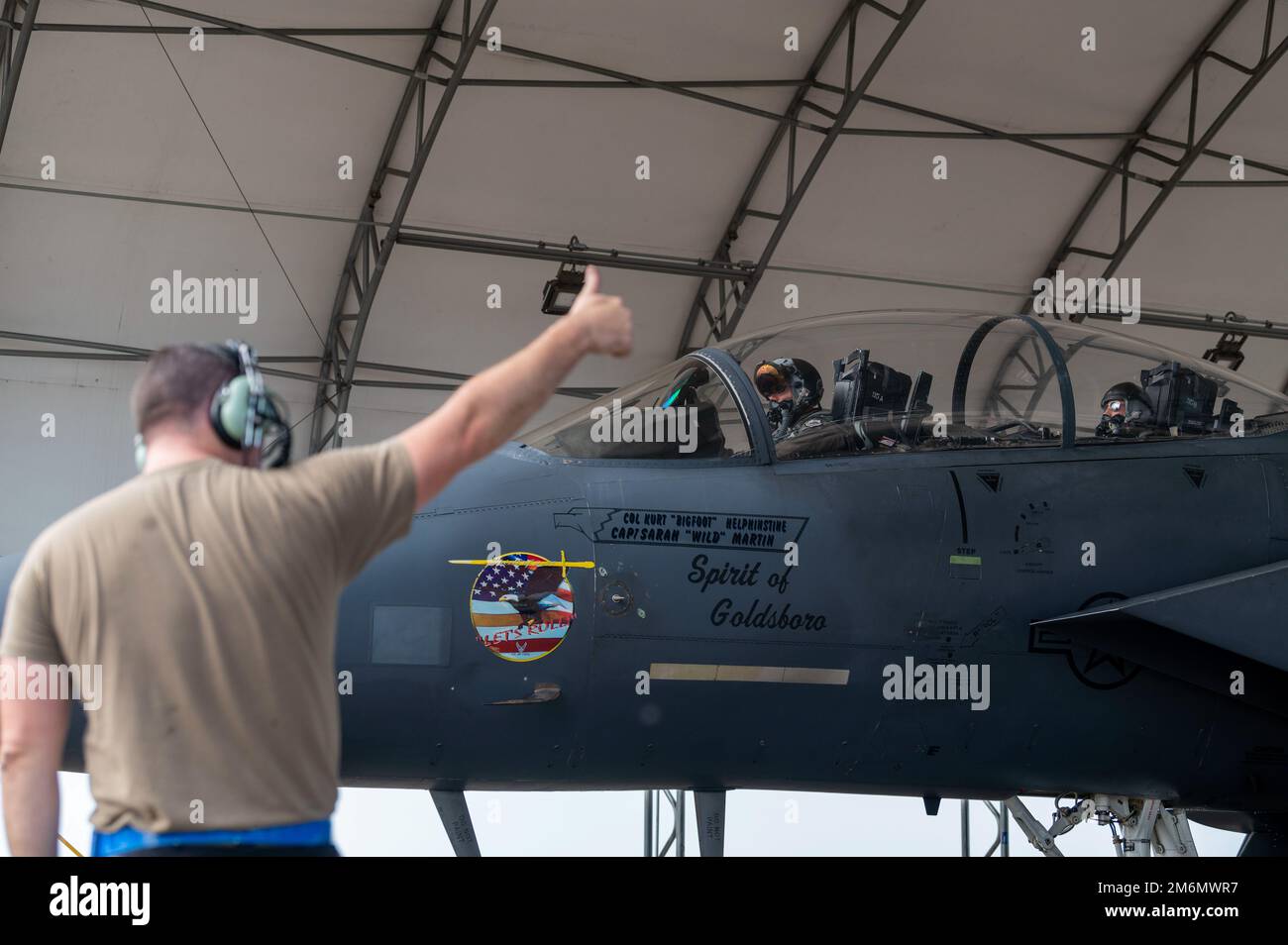 Le colonel Kurt Helphinstine, commandant de l'escadre du 4th Fighter ...