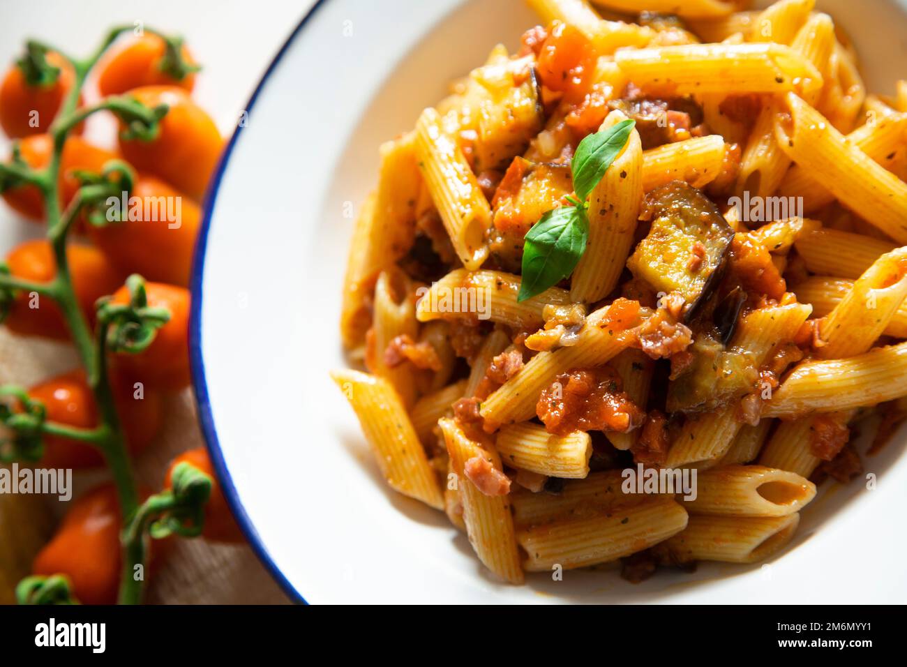 Pâtes Alla Norma Le Pasta Alla Norma Est Un Plat Traditionnel De Pâtes