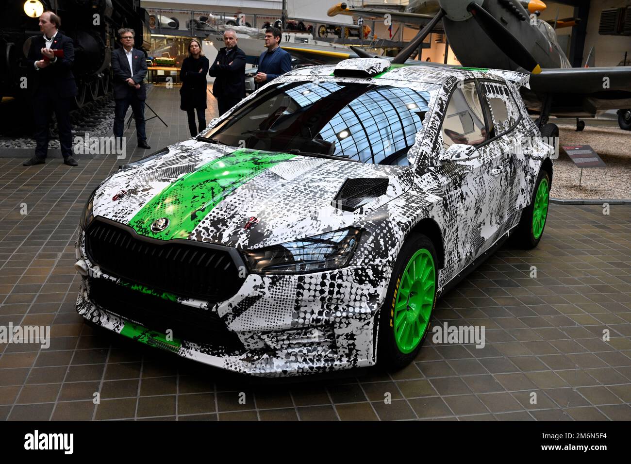 Les représentants de Skoda Auto ont remis la voiture de rallye Fabia RS ...