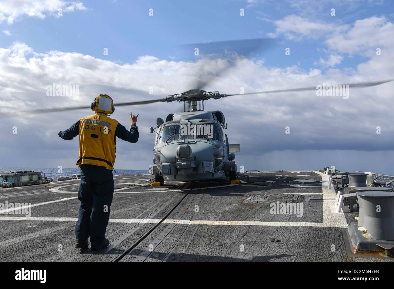 220502-N-DO281-1178 OCÉAN ATLANTIQUE (2 mai 2022) le compagnon de ...