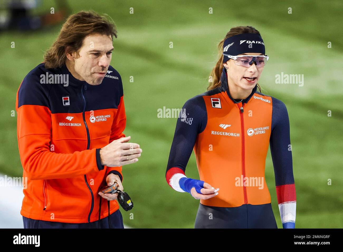 HAMAR - entraîneur Gerard van Velde, Femke Kok (lr) pendant une formation dans le stade de glace ...