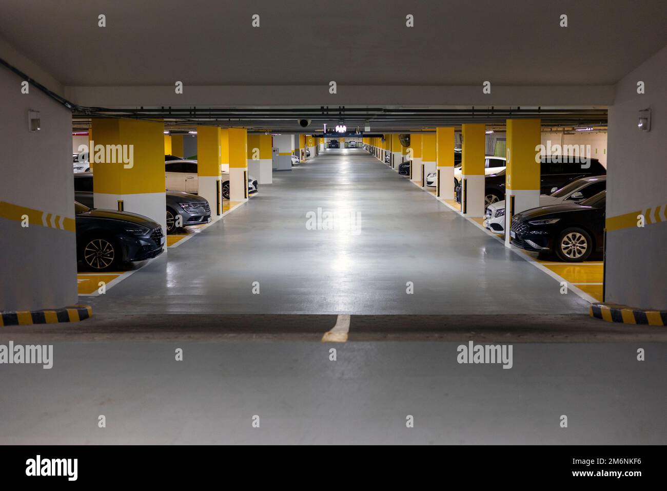 Garage sous sol Banque de photographies et d’images à haute résolution ...