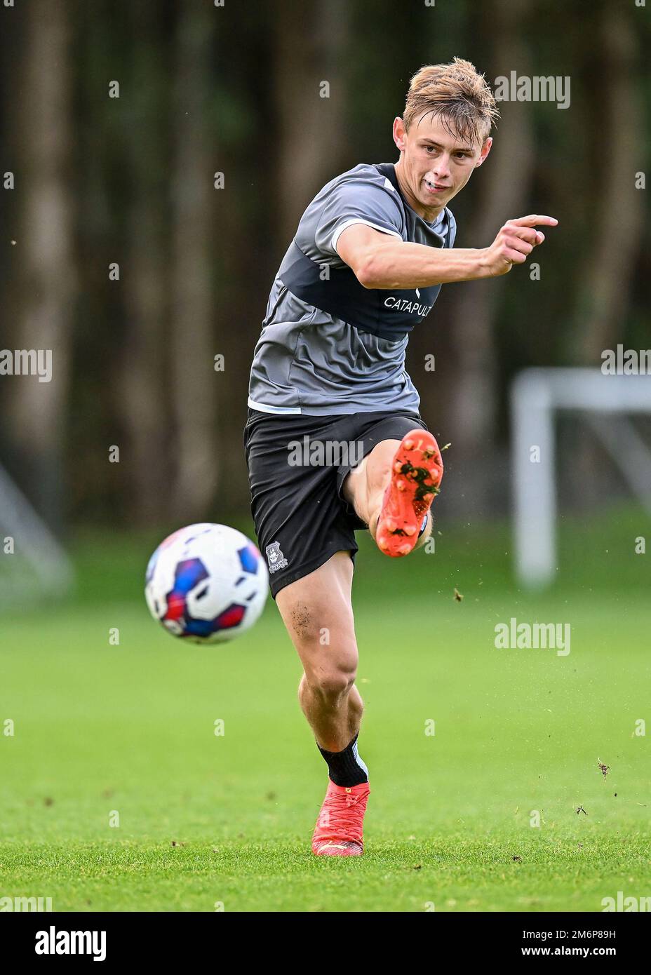 Plymouth Argyle Forward Ben Waine (23) prend une séance de tournage ...