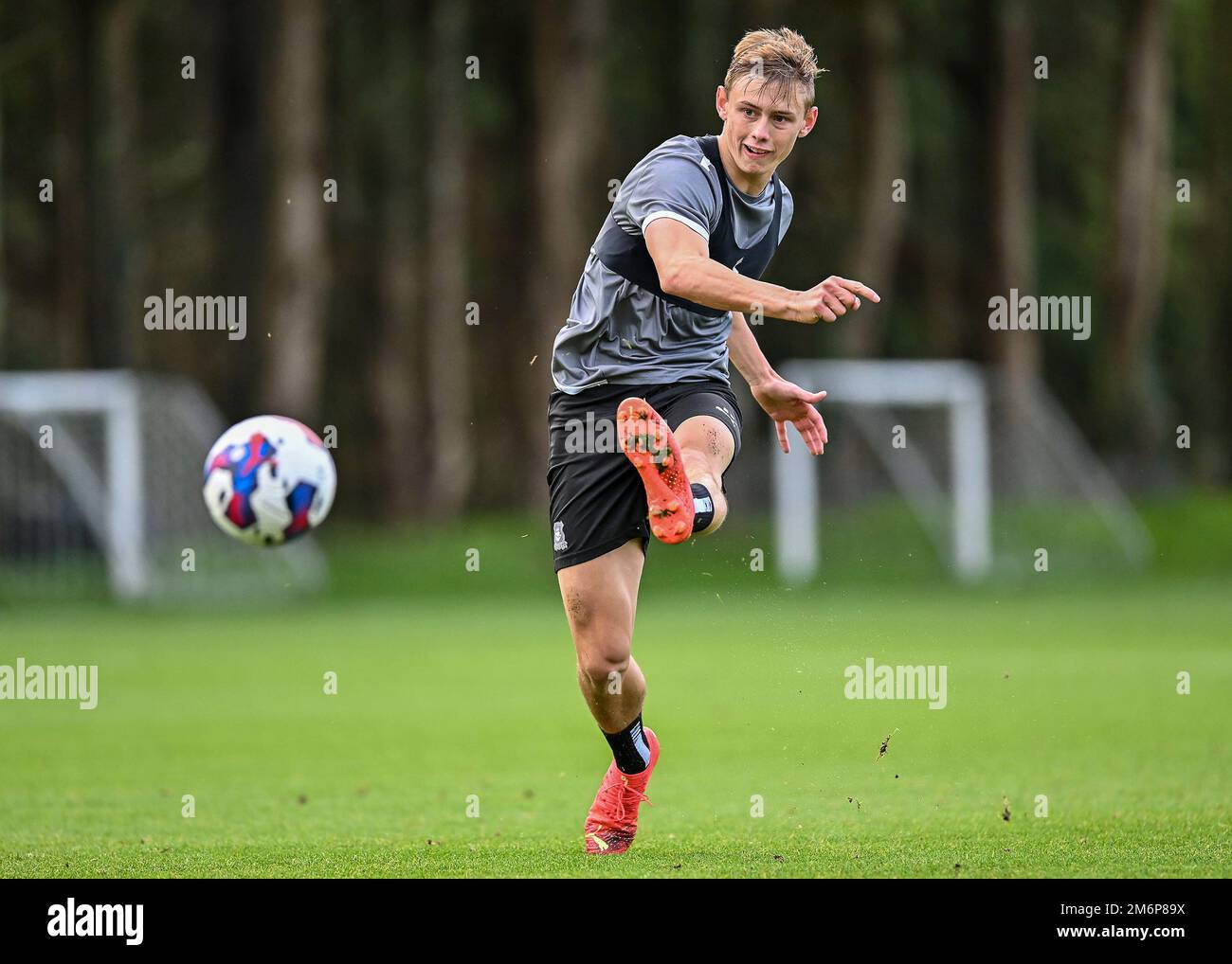 Plymouth Argyle Forward Ben Waine (23) prend une séance de tournage ...