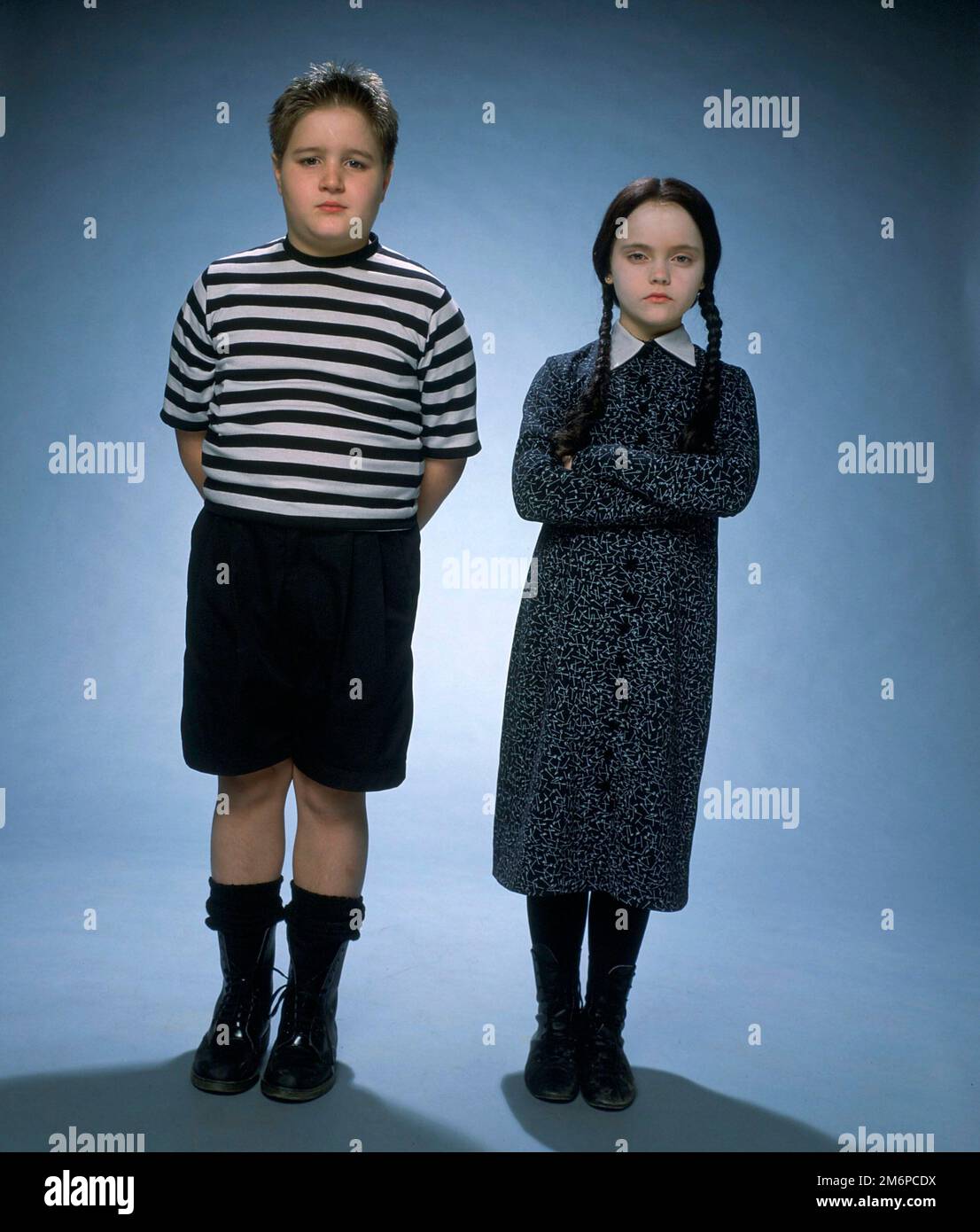 CHRISTINA RICCI et JIMMY WORKMAN dans LA FAMILLE ADDAMS (1991), sous la ...