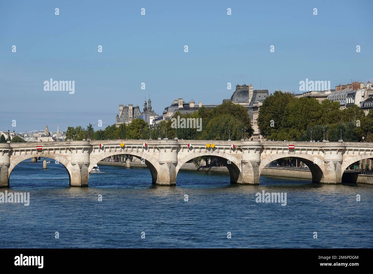 France, Paris, Pont de la Concorde, est un pont en pierre traversant la ...
