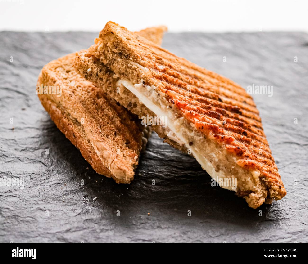 Grilled cheese sandwiches Banque de photographies et d’images à haute ...