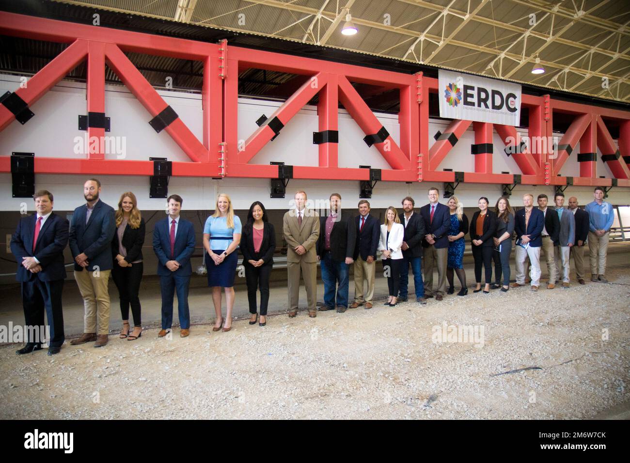 Les employés et les parties prenantes de l'ERDC se sont réunis pour ...