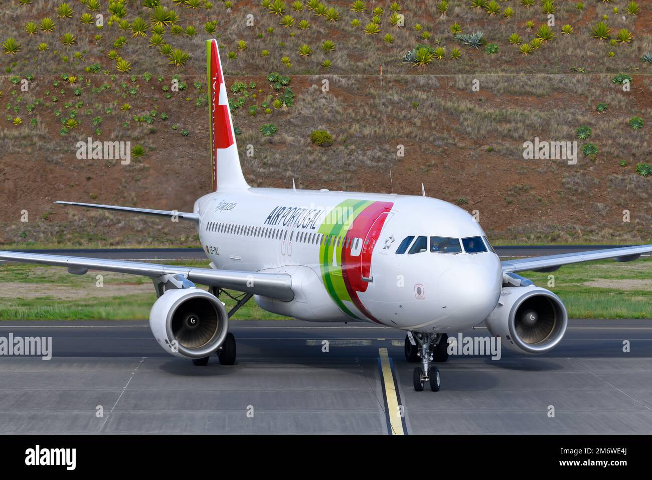 TAP Air Portugal Airbus A320 train en train de rouler. L'avion A320 de ...