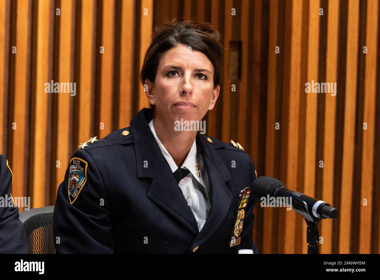 Martine Materasso, chef du logement de la NYPD, assiste à une réunion d ...