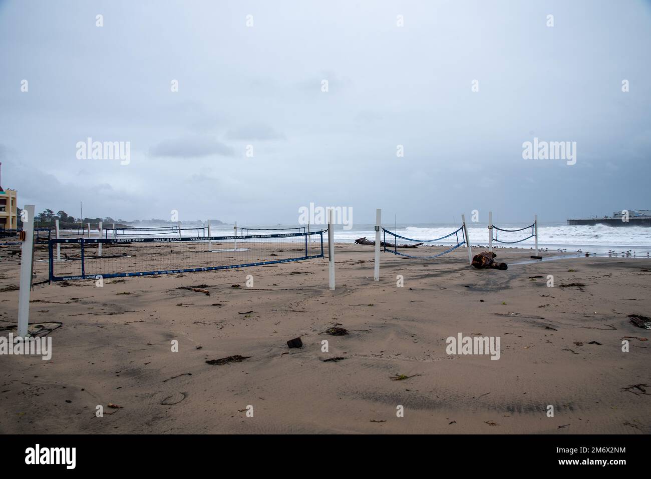 Le cyclone de la bombe cause une tempête grave, des dégâts causés par ...