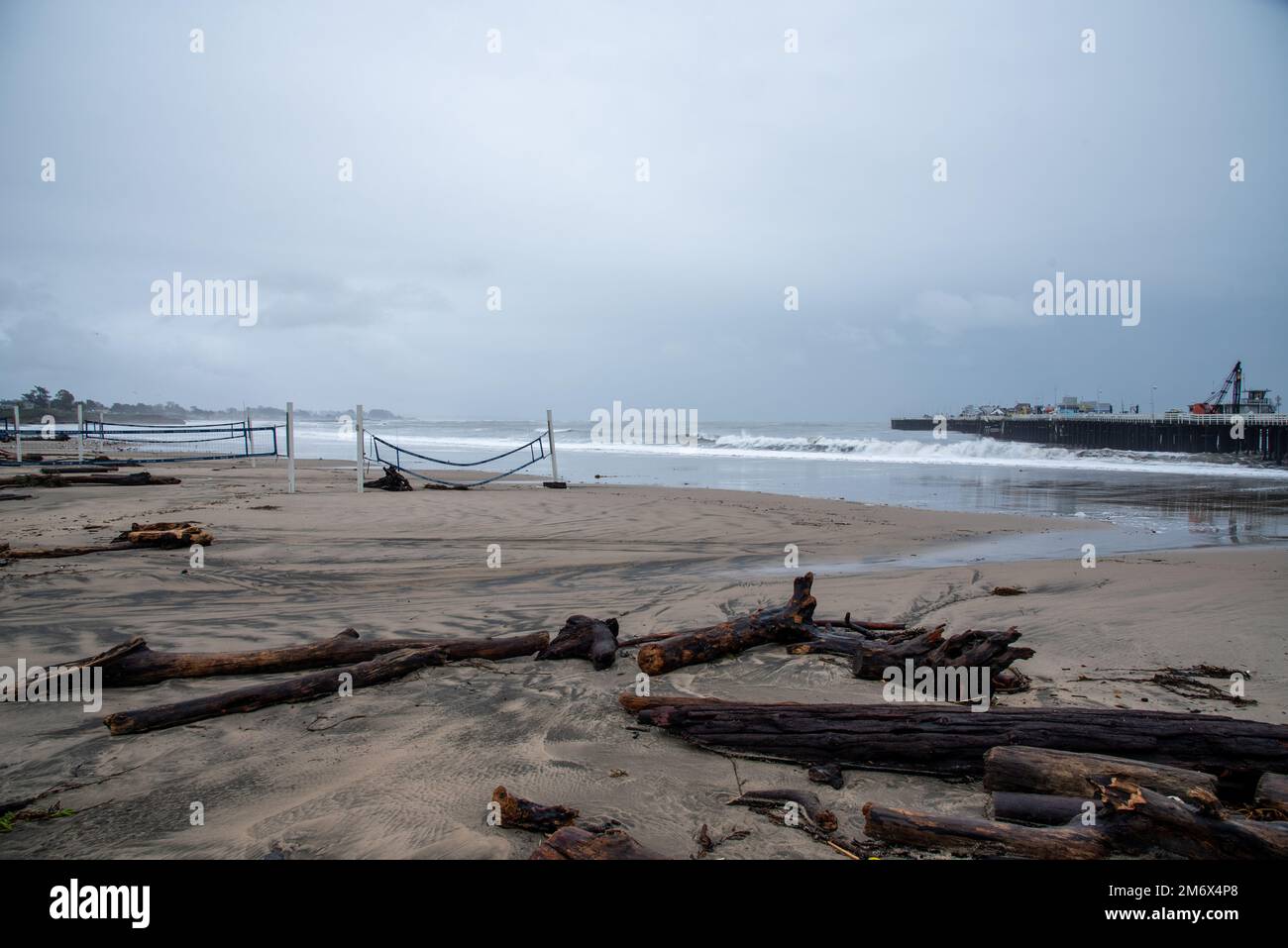 Le cyclone de la bombe cause une tempête grave, des dégâts causés par ...