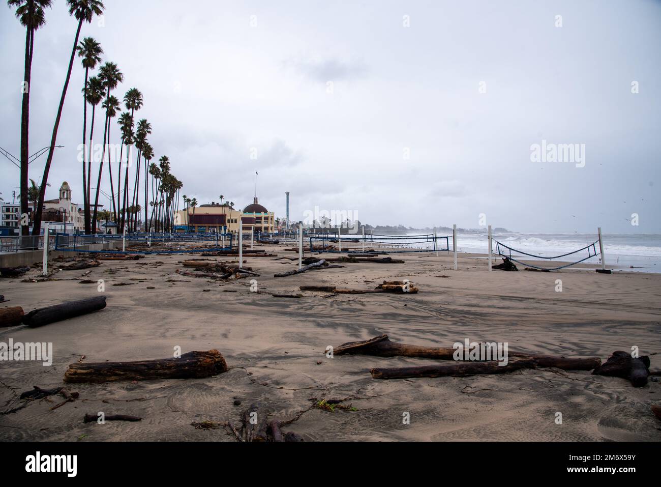 Le cyclone de la bombe cause une tempête grave, des dégâts causés par ...