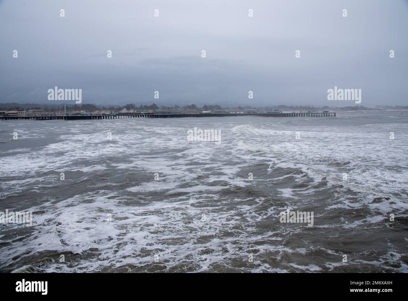 Le cyclone de la bombe cause une tempête grave, des dégâts causés par ...