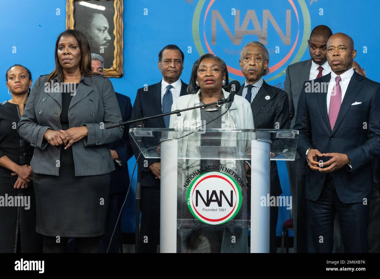 La chef de la majorité au Sénat, Andrea Stewart cousins, prend la ...