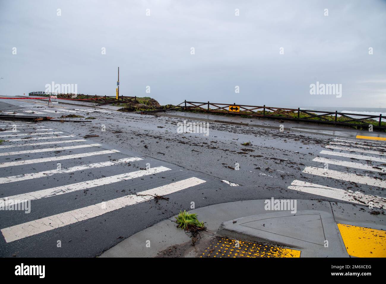 Le cyclone de la bombe cause une tempête grave, des dégâts causés par ...