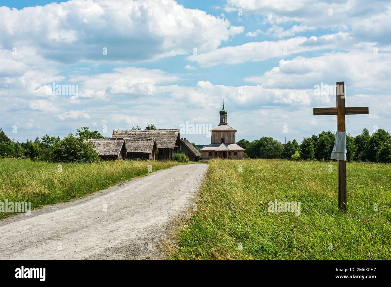 Paysage avec un village au loin Banque de photographies et d’images à ...