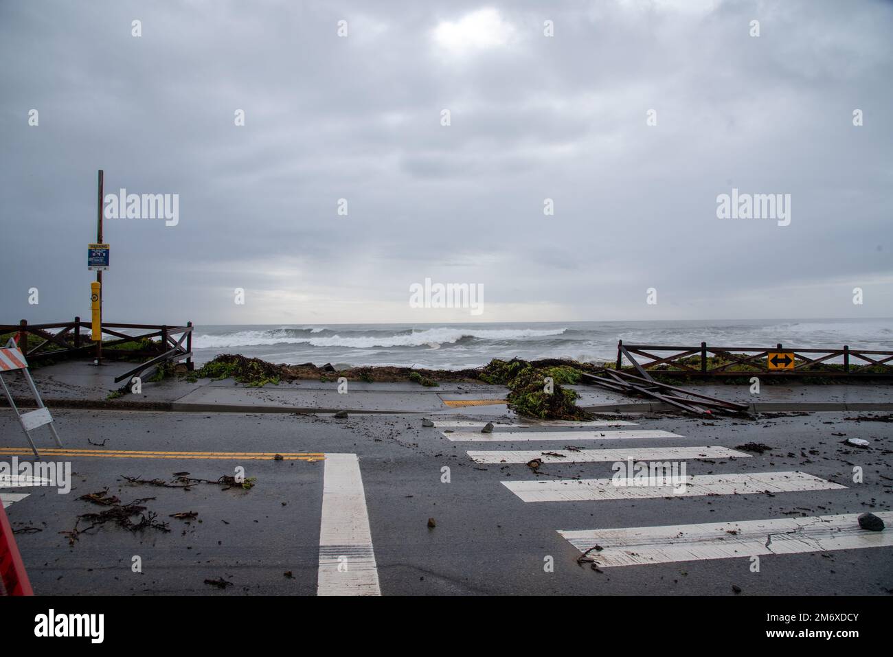 Le cyclone de la bombe cause une tempête grave, des dégâts causés par ...