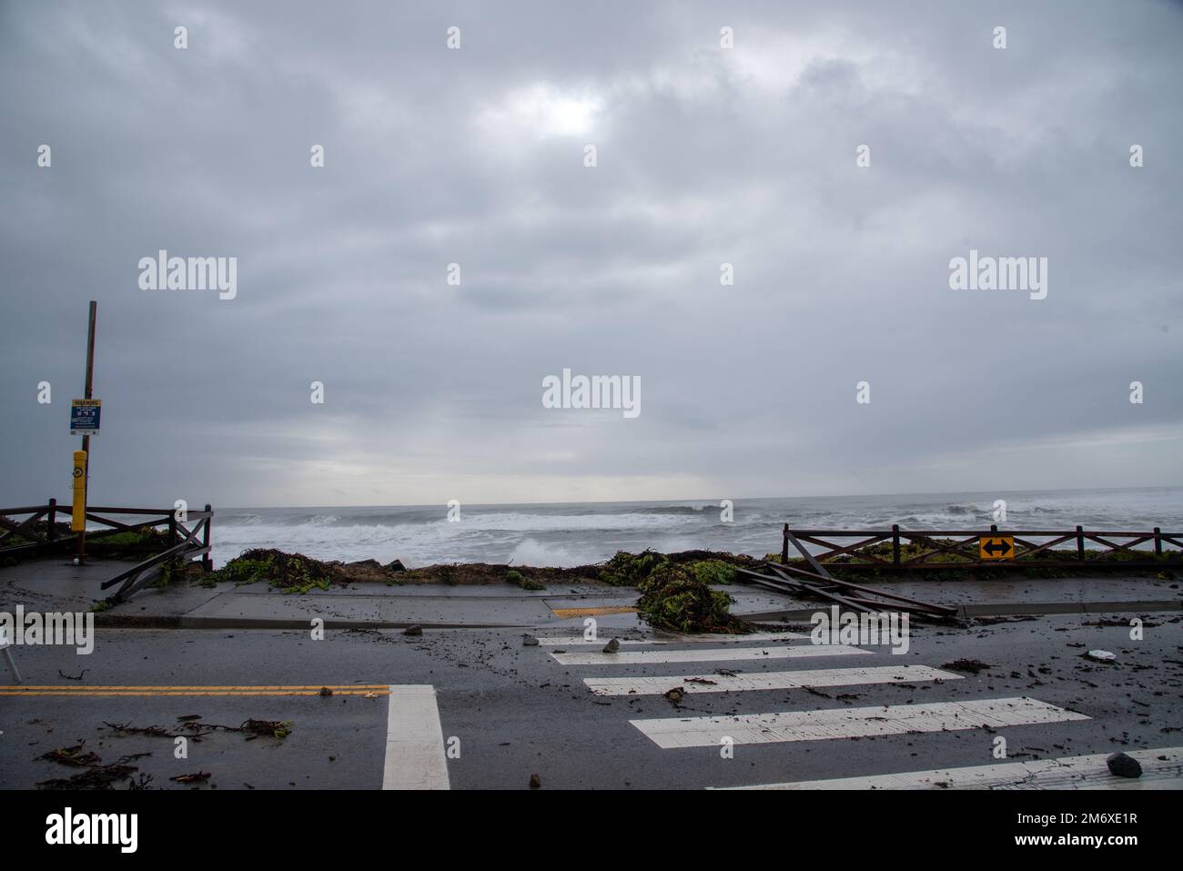 Le cyclone de la bombe cause une tempête grave, des dégâts causés par ...