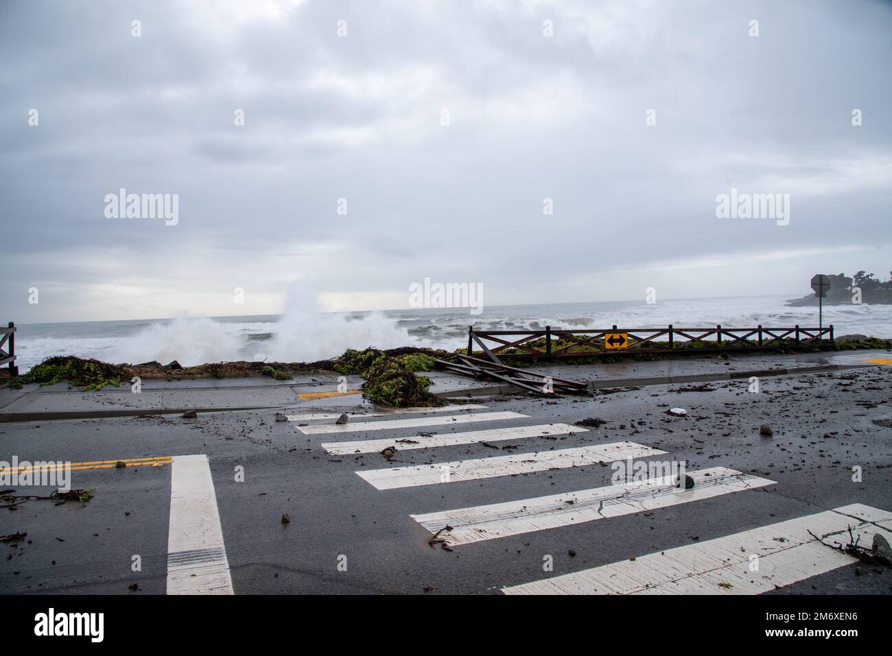 Le cyclone de la bombe cause une tempête grave, des dégâts causés par ...