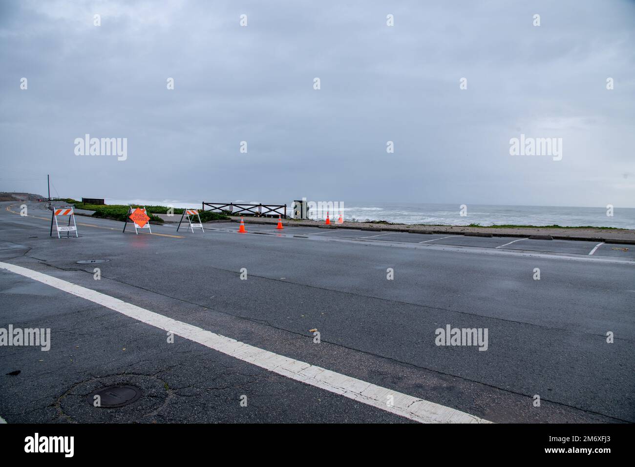 Le cyclone de la bombe cause une tempête grave, des dégâts causés par ...