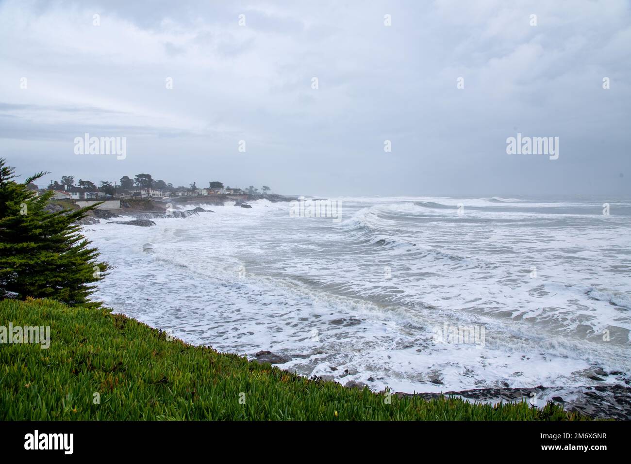 Le cyclone de la bombe cause une tempête grave, des dégâts causés par ...