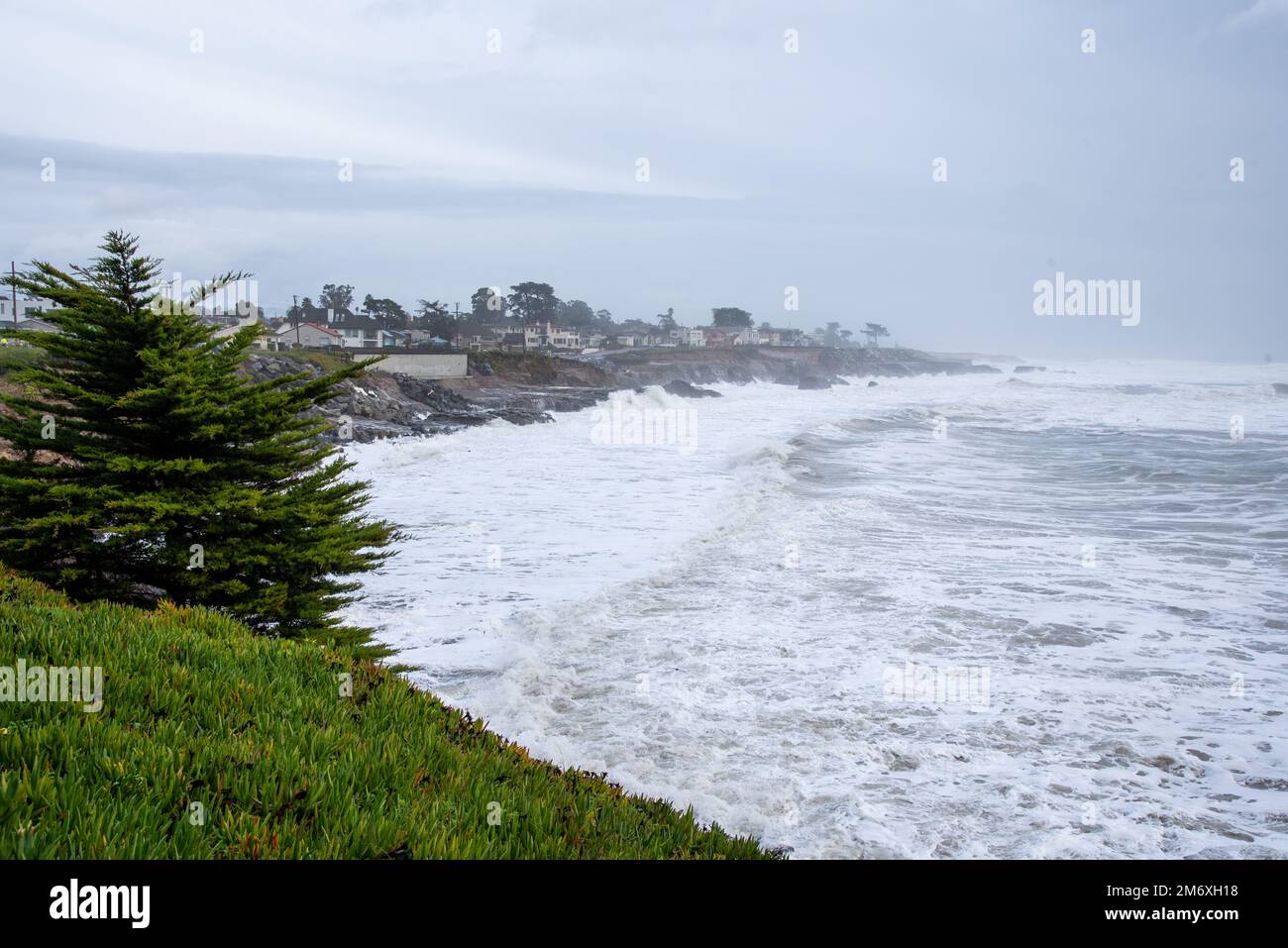 Le cyclone de la bombe cause une tempête grave, des dégâts causés par ...